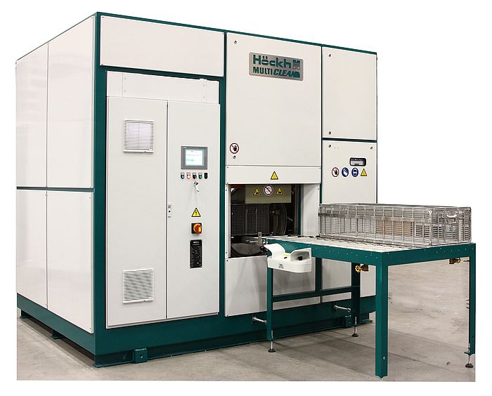 Precision metal cleaning with aqueous agents
